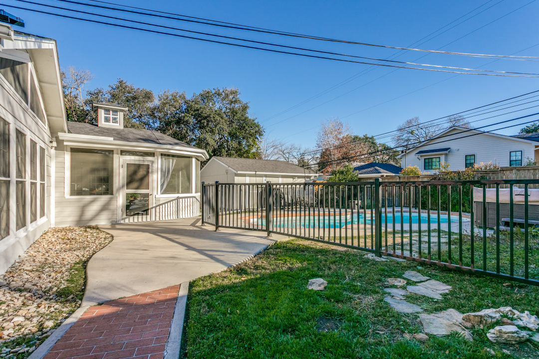 248 E Oakview Pl, Alamo Heights, TX 78209